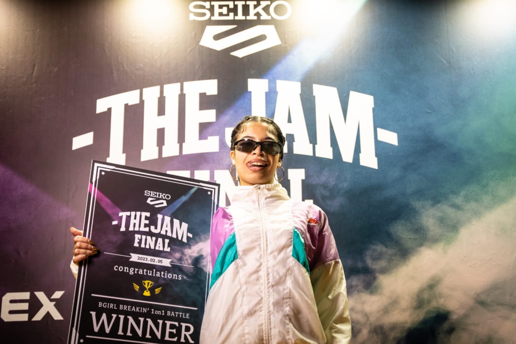 日本ブレイキンシーンの最高峰で自分のスタイルを表現する B-Girl Yasmin「Red Bull BC One Cypher Japan」Special Interview | FINEPLAY