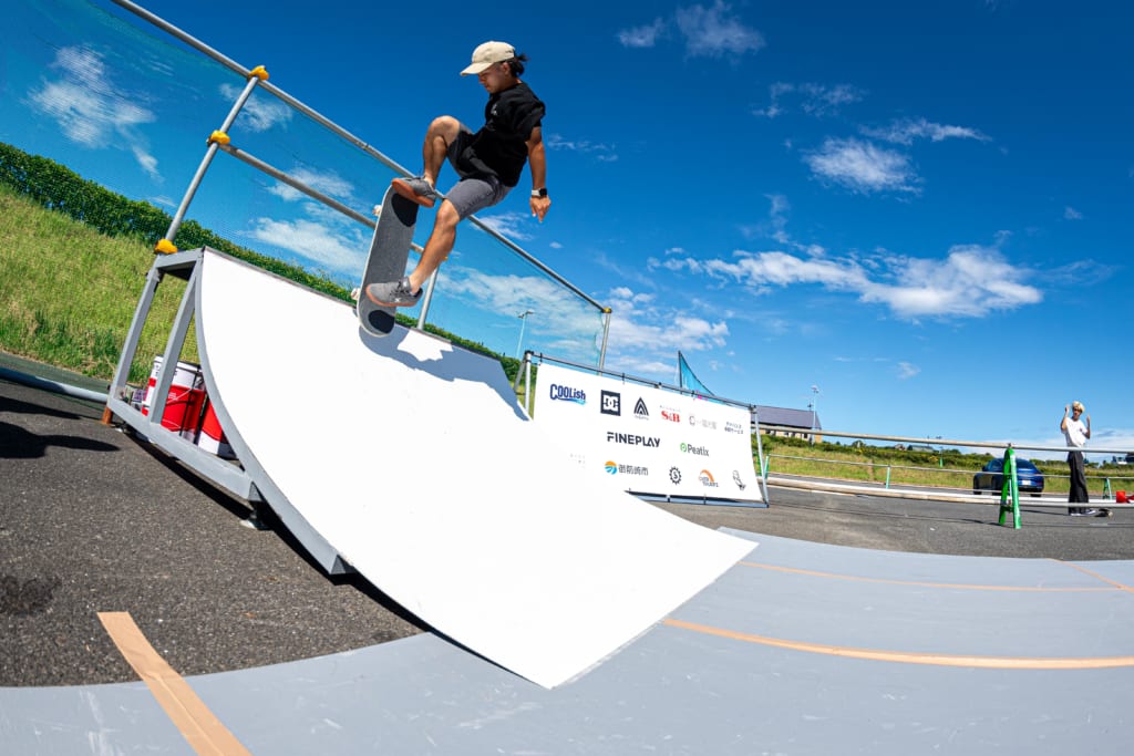 「日本一わかりやすいスケートボードチャンネルを」プロスケーター・笹岡建介のYouTubeチャンネルから教わる！ | FINEPLAY